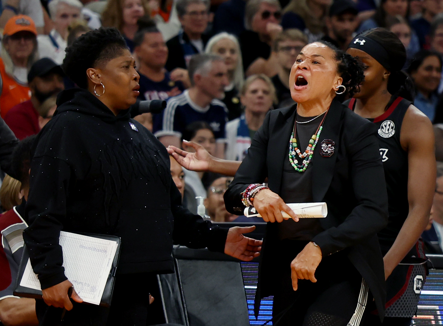 South Carolina beats UConn as Auriemma, Staley feud